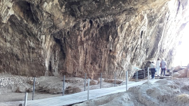 Ημερήσια εκδρομή με επίσκεψη και ξενάγηση στο σπήλαιο Φράγχθι στη Ν.Δ ...
